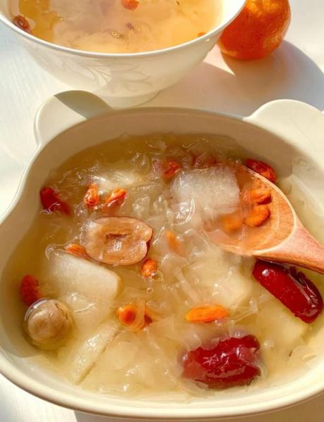 银耳莲子羹怎么熬出胶_银耳莲子羹出胶技巧-第1张图片-山城妙识