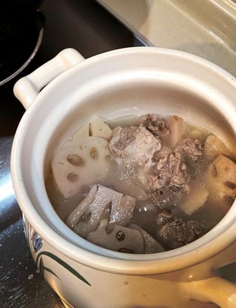 花生莲藕排骨汤的做法窍门_怎样炖出奶白汤-第3张图片-山城妙识