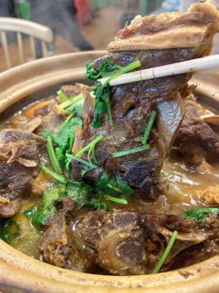 砂锅炖羊肉汤的做法_砂锅羊肉汤怎么炖不膻-第1张图片-山城妙识
