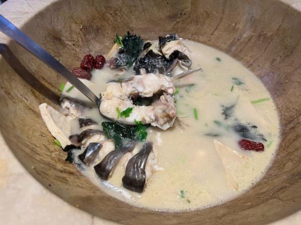 鱼汤怎么熬_鱼汤熬多久才白-第2张图片-山城妙识