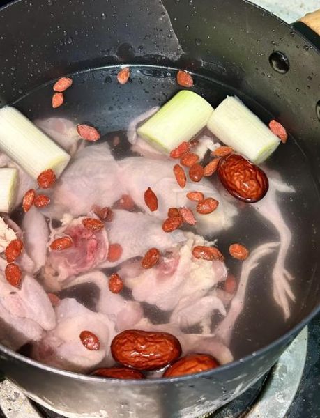 鹌鹑汤怎么炖好喝_鹌鹑汤的做法步骤-第1张图片-山城妙识