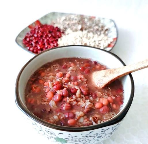 黑米红豆薏米粥的功效与禁忌_适合什么人喝-第2张图片-山城妙识 黑米红豆薏米粥的功效与禁忌_适合什么人喝-第2张图片-山城妙识