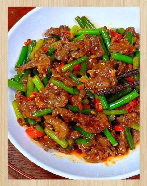 蒜苔炒牛肉怎么炒才嫩_蒜苔炒牛肉家常做法-第1张图片-山城妙识