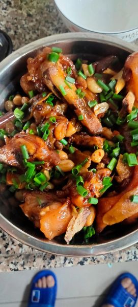 猪蹄炖花生米怎么炖才软糯_猪蹄炖花生米要不要焯水-第3张图片-山城妙识