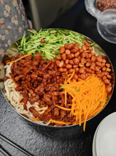 炸酱面怎么做才正宗_炸酱面用什么酱最好吃-第2张图片-山城妙识