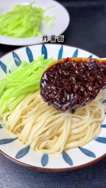 炸酱面怎么做才正宗_炸酱面用什么酱最好吃-第1张图片-山城妙识