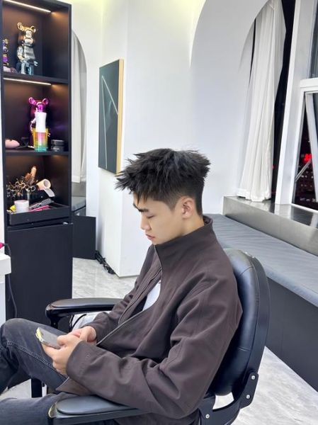 鲶鱼脸男生适合什么发型_鲶鱼脸男生怎么穿搭-第2张图片-山城妙识 鲶鱼脸男生适合什么发型_鲶鱼脸男生怎么穿搭-第2张图片-山城妙识