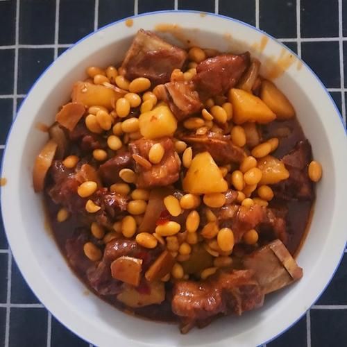 黄豆焖排骨怎么做_黄豆焖排骨要焯水吗-第1张图片-山城妙识 黄豆焖排骨怎么做_黄豆焖排骨要焯水吗-第1张图片-山城妙识