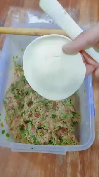 包包子手法慢动作教学_新手怎么捏褶不漏馅-第3张图片-山城妙识 包包子手法慢动作教学_新手怎么捏褶不漏馅-第3张图片-山城妙识