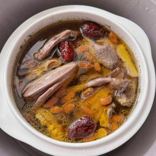 鸽子炖鸡汤怎么做_鸽子炖鸡汤需要焯水吗-第1张图片-山城妙识 鸽子炖鸡汤怎么做_鸽子炖鸡汤需要焯水吗-第1张图片-山城妙识