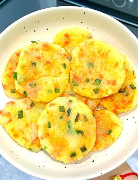 土豆饼怎么做才酥脆_家常土豆饼的做法步骤-第1张图片-山城妙识