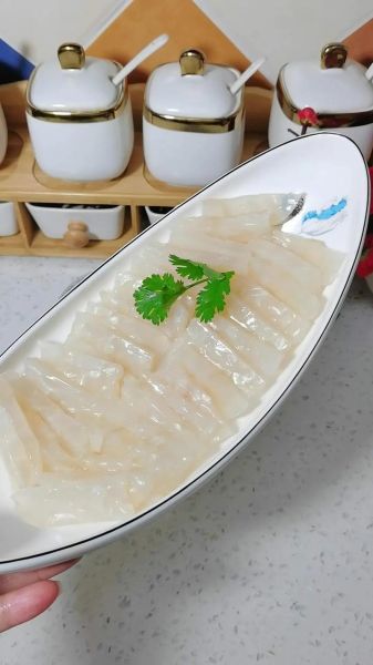 怎样熬皮冻白透明_猪皮冻怎么做才透亮-第1张图片-山城妙识 怎样熬皮冻白透明_猪皮冻怎么做才透亮-第1张图片-山城妙识