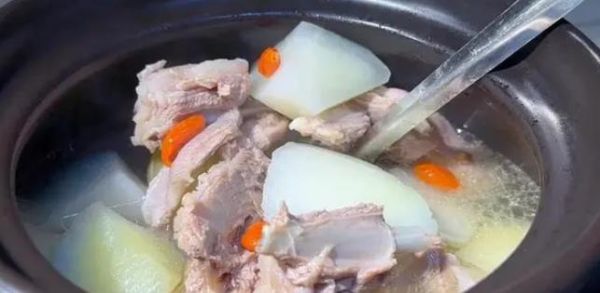 家庭版羊肉汤怎么做_羊肉汤去腥增香的秘诀-第3张图片-山城妙识