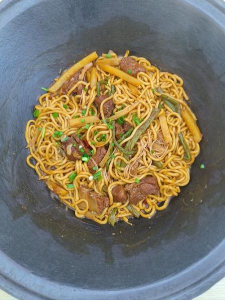 铁锅焖面怎么做_铁锅焖面用生面还是熟面-第3张图片-山城妙识