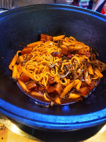 铁锅焖面怎么做_铁锅焖面用生面还是熟面-第1张图片-山城妙识