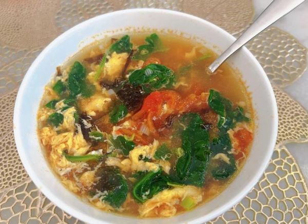 西红柿菠菜疙瘩汤怎么做_西红柿菠菜疙瘩汤的营养价值-第1张图片-山城妙识 西红柿菠菜疙瘩汤怎么做_西红柿菠菜疙瘩汤的营养价值-第1张图片-山城妙识