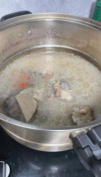 猪骨汤怎么熬成奶白色_猪骨汤奶白色技巧-第1张图片-山城妙识 猪骨汤怎么熬成奶白色_猪骨汤奶白色技巧-第1张图片-山城妙识