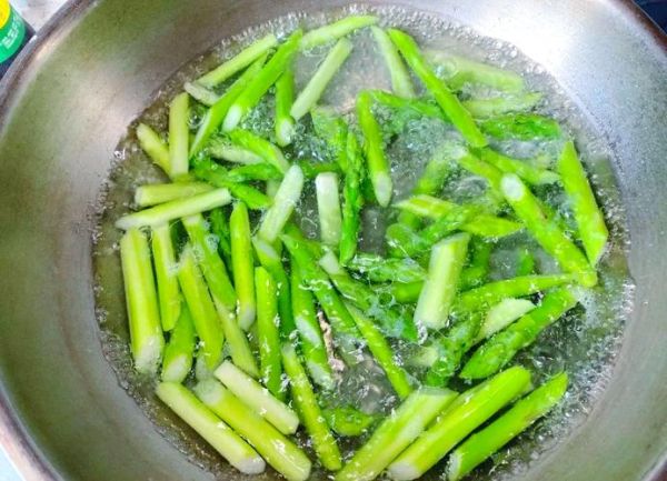 芦笋用不用焯水_芦笋焯水正确方法-第2张图片-山城妙识 芦笋用不用焯水_芦笋焯水正确方法-第2张图片-山城妙识