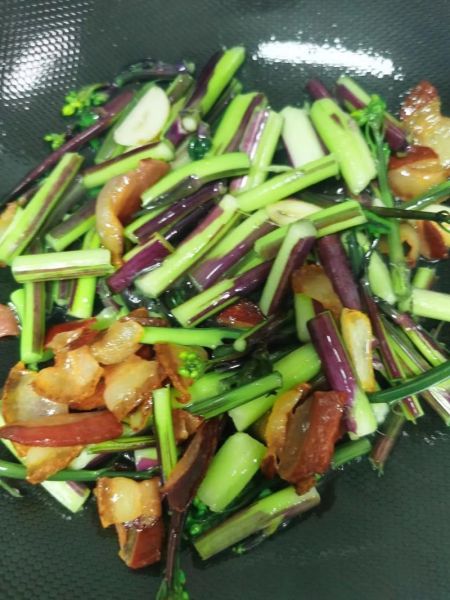 红菜苔炒腊肉怎么做_红菜苔炒腊肉用焯水吗-第2张图片-山城妙识 红菜苔炒腊肉怎么做_红菜苔炒腊肉用焯水吗-第2张图片-山城妙识
