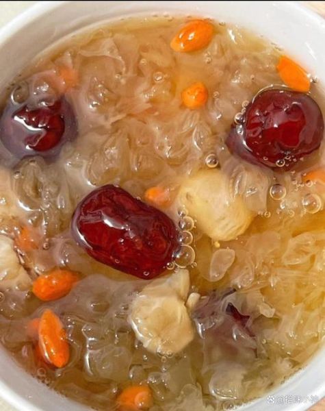 银耳红枣粥的做法_银耳红枣粥的功效与禁忌-第2张图片-山城妙识
