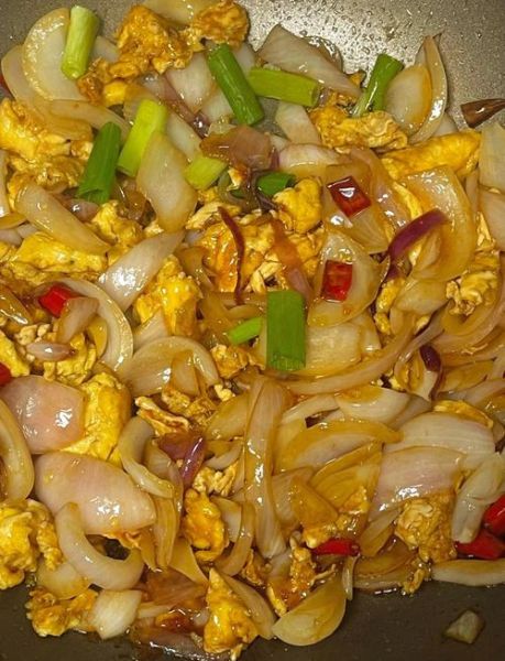 洋葱炒什么好吃家常菜_洋葱炒蛋怎么做-第1张图片-山城妙识