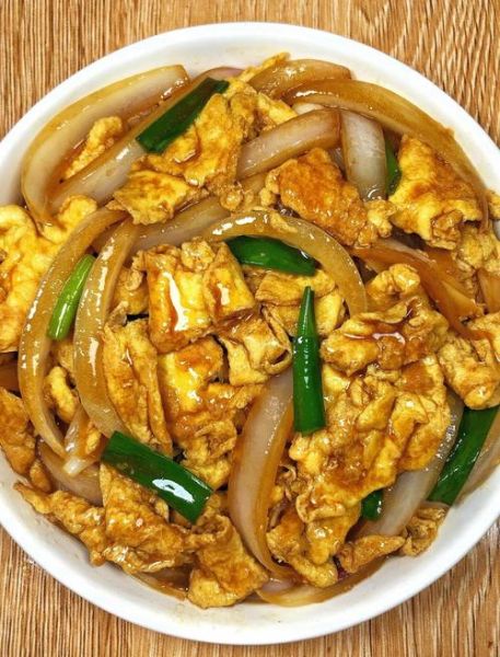 洋葱炒什么好吃家常菜_洋葱炒蛋怎么做-第2张图片-山城妙识