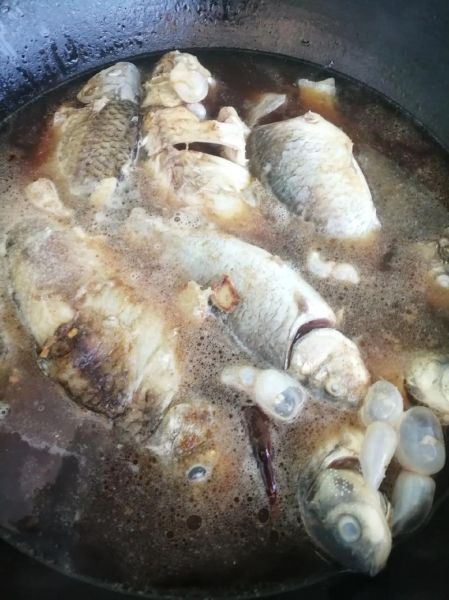 炖鲤鱼的家常做法_炖鲤鱼怎么做好吃-第2张图片-山城妙识