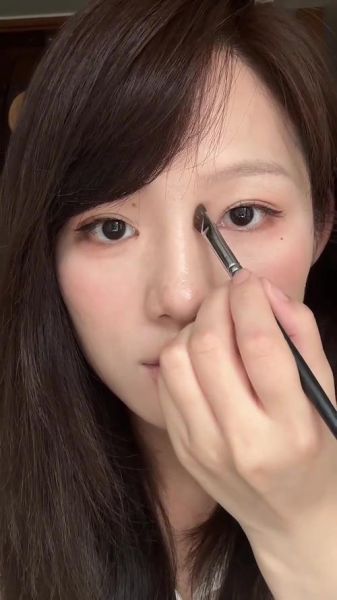 蒜头鼻女生怎么化妆_蒜头鼻适合什么发型-第3张图片-山城妙识