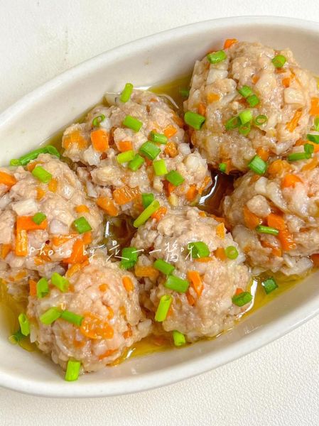 猪肉莲藕丸子怎么做_猪肉莲藕丸子为什么发柴-第1张图片-山城妙识