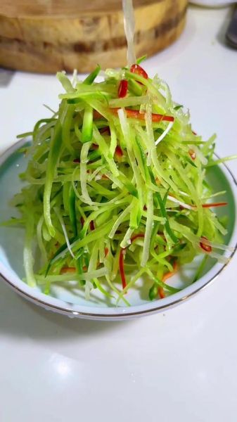 凉拌白萝卜怎么做好吃_白萝卜丝凉拌技巧-第2张图片-山城妙识 凉拌白萝卜怎么做好吃_白萝卜丝凉拌技巧-第2张图片-山城妙识