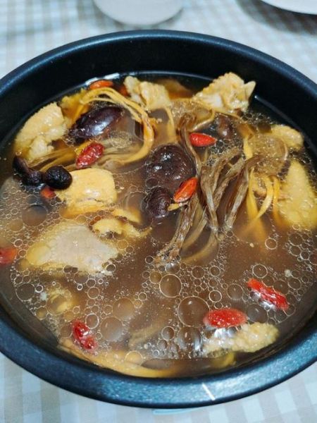 茶树菇炖鸡汤怎么做好吃_茶树菇炖鸡汤的做法窍门-第1张图片-山城妙识