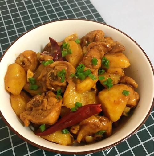 鸡肉炖土豆怎么做好吃_鸡肉炖土豆用鸡腿还是整鸡-第1张图片-山城妙识 鸡肉炖土豆怎么做好吃_鸡肉炖土豆用鸡腿还是整鸡-第1张图片-山城妙识