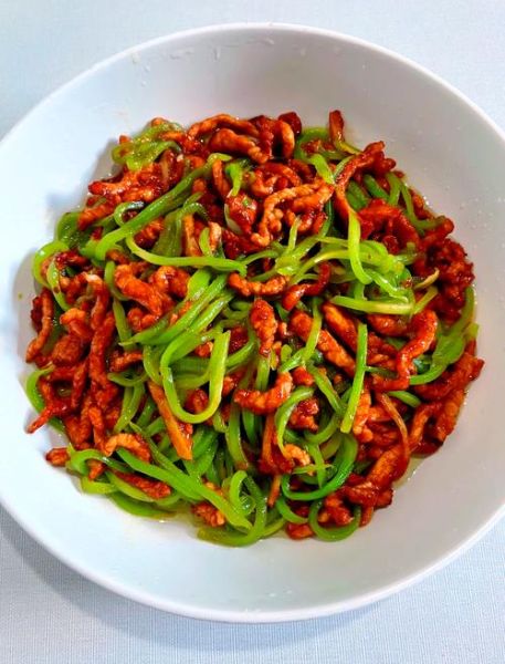 莴苣炒肉丝怎么做_莴苣炒肉丝先炒肉还是先炒莴苣-第1张图片-山城妙识 莴苣炒肉丝怎么做_莴苣炒肉丝先炒肉还是先炒莴苣-第1张图片-山城妙识