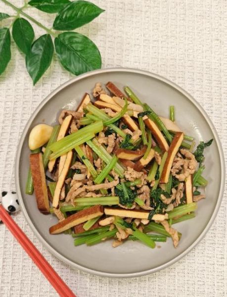 香干炒芹菜怎么炒好吃_香干炒芹菜的家常做法-第1张图片-山城妙识 香干炒芹菜怎么炒好吃_香干炒芹菜的家常做法-第1张图片-山城妙识