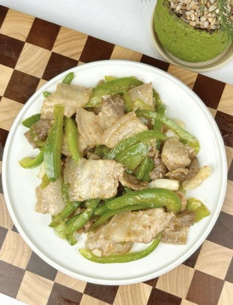 青椒小炒肉怎么做_家常青椒小炒肉做法步骤-第1张图片-山城妙识 青椒小炒肉怎么做_家常青椒小炒肉做法步骤-第1张图片-山城妙识