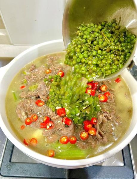 野山椒炒牛肉怎么做_野山椒炒牛肉用哪个部位最好-第2张图片-山城妙识