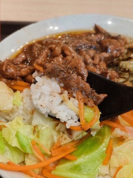 黑椒牛柳饭怎么做_黑椒牛柳饭热量高吗-第1张图片-山城妙识