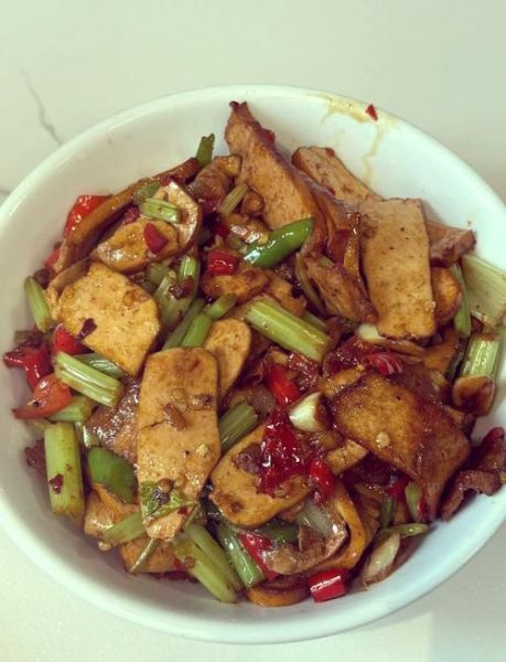 芹菜香干肉丝怎么炒_芹菜香干炒肉要不要焯水-第3张图片-山城妙识 芹菜香干肉丝怎么炒_芹菜香干炒肉要不要焯水-第3张图片-山城妙识