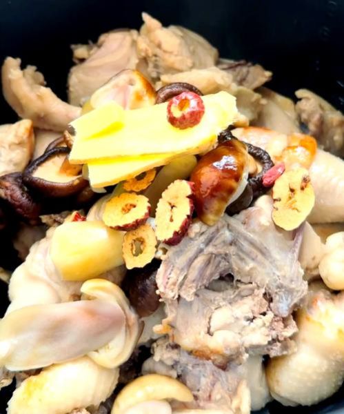 香菇炖鸡汤怎么炖好喝_香菇炖鸡汤的正确步骤-第1张图片-山城妙识 香菇炖鸡汤怎么炖好喝_香菇炖鸡汤的正确步骤-第1张图片-山城妙识