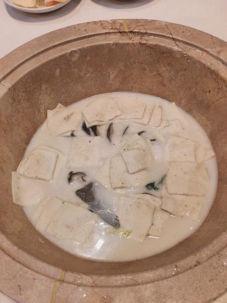 云南石锅鱼怎么做_云南石锅鱼配料有哪些-第1张图片-山城妙识