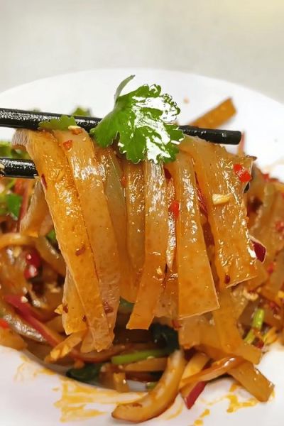 凉拌猪肉皮怎么做_猪皮焯水多久才脆-第2张图片-山城妙识