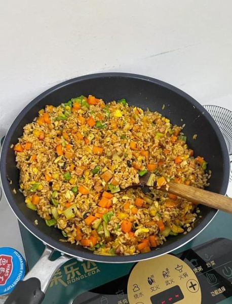 蛋炒饭怎么炒不粘锅_简易蛋炒饭做法-第3张图片-山城妙识