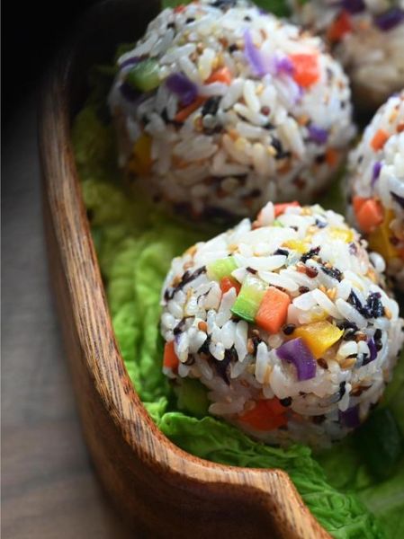 五彩饭团摆摊赚钱吗_五彩饭团摆摊需要什么设备-第1张图片-山城妙识