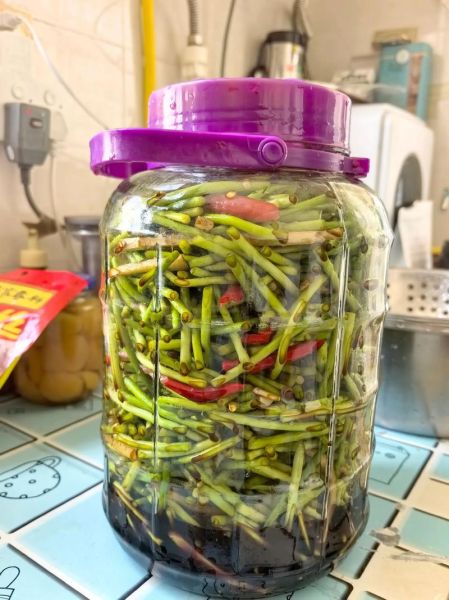蒜苔怎么腌制好吃又简单不坏_家常蒜苔腌制方法-第3张图片-山城妙识 蒜苔怎么腌制好吃又简单不坏_家常蒜苔腌制方法-第3张图片-山城妙识
