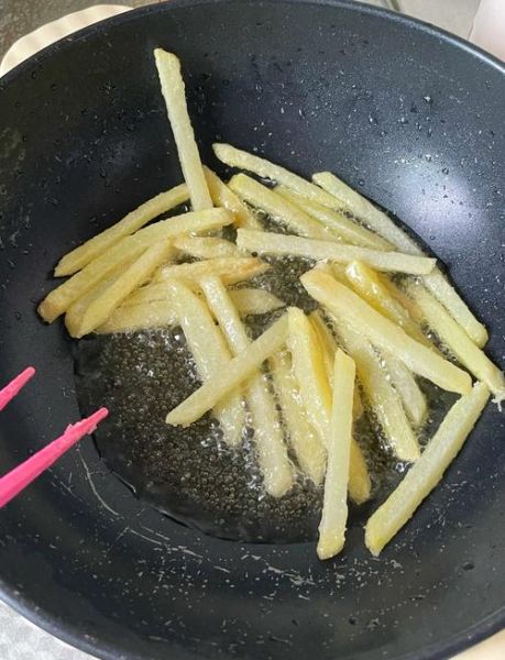 自制炸薯条怎样炸的脆_为什么炸两遍才够酥-第3张图片-山城妙识 自制炸薯条怎样炸的脆_为什么炸两遍才够酥-第3张图片-山城妙识