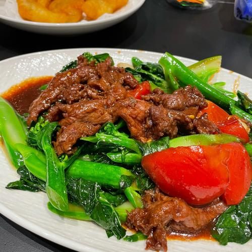 芥兰炒牛肉怎么做_芥兰炒牛肉家常做法-第1张图片-山城妙识