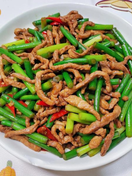 肉片炒蒜苔怎么做_蒜苔炒肉先炒哪个-第3张图片-山城妙识 肉片炒蒜苔怎么做_蒜苔炒肉先炒哪个-第3张图片-山城妙识