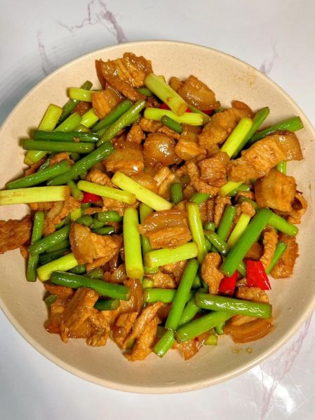 肉片炒蒜苔怎么做_蒜苔炒肉先炒哪个-第2张图片-山城妙识 肉片炒蒜苔怎么做_蒜苔炒肉先炒哪个-第2张图片-山城妙识