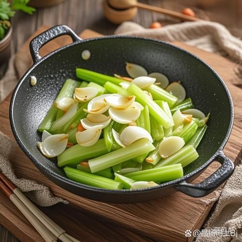 鲜百合炒芹菜怎么做_鲜百合炒芹菜要焯水吗-第1张图片-山城妙识 鲜百合炒芹菜怎么做_鲜百合炒芹菜要焯水吗-第1张图片-山城妙识