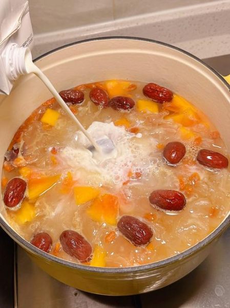 木瓜银耳牛奶汤的做法_木瓜银耳牛奶汤的功效-第3张图片-山城妙识